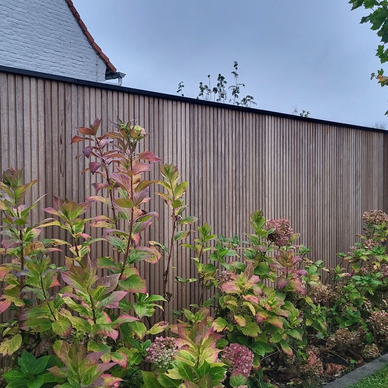 Lange tuinwand in Thermo Fraké Select | Outdoor Wood Concepts