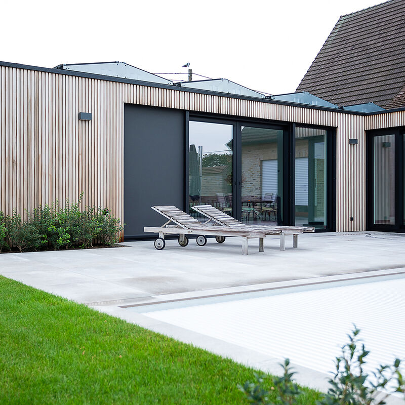 Keuken en poolhouse afgewerkt met Free Willy®… | Outdoor Wood Concepts