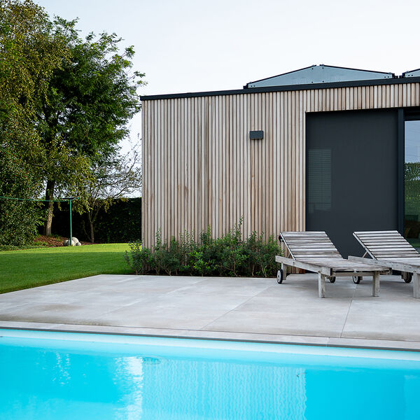 Keuken en poolhouse afgewerkt met Free Willy®… | Outdoor Wood Concepts