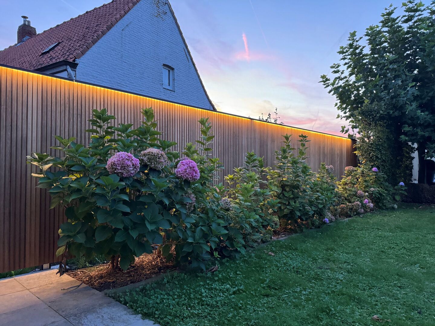 Lange tuinwand in Thermo Fraké Select | Outdoor Wood Concepts