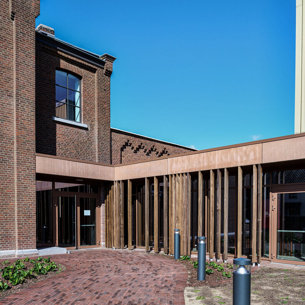 Renovatie van het oude gemeentehuis te Ophoven | Outdoor Wood Concepts
